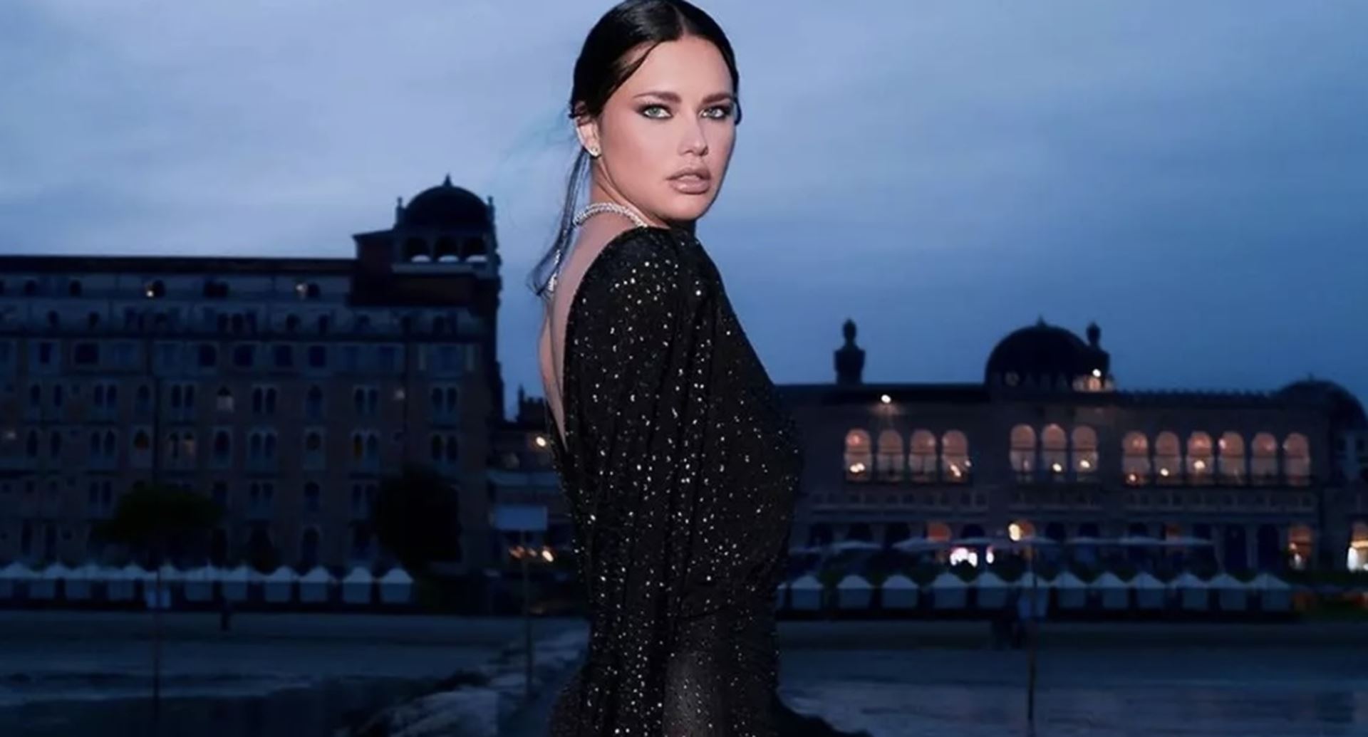 Adriana Lima'ya lüks otelde büyük şok! Yüzü yara içinde kaldı