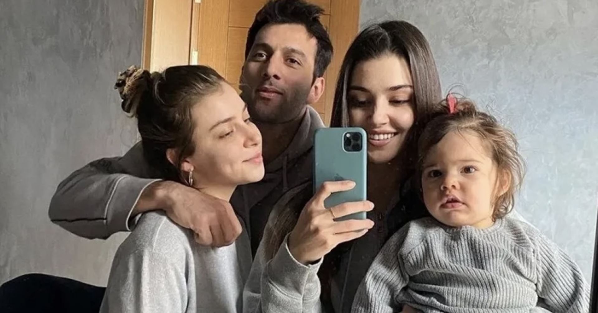 Hande Erçel'in ablası Gamze Erçel ve eşinden anlamlı hareket