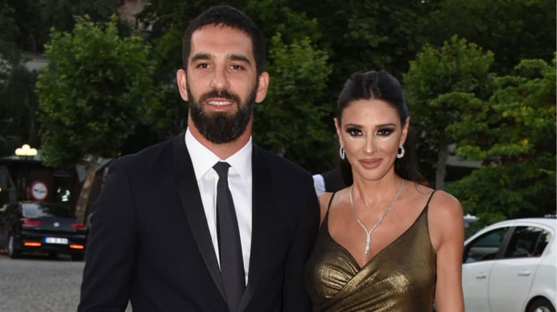 İkinci çocukları Asil Aslan'ı kucağına alan Aslıhan Doğan ve Arda Turan ...