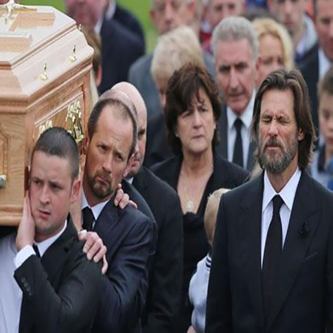 JİM CARREY İNTİHAR EDEN ESKİ SEVGİLİSİ CATHORİNA WHİTE'IN CENAZESİNE ...