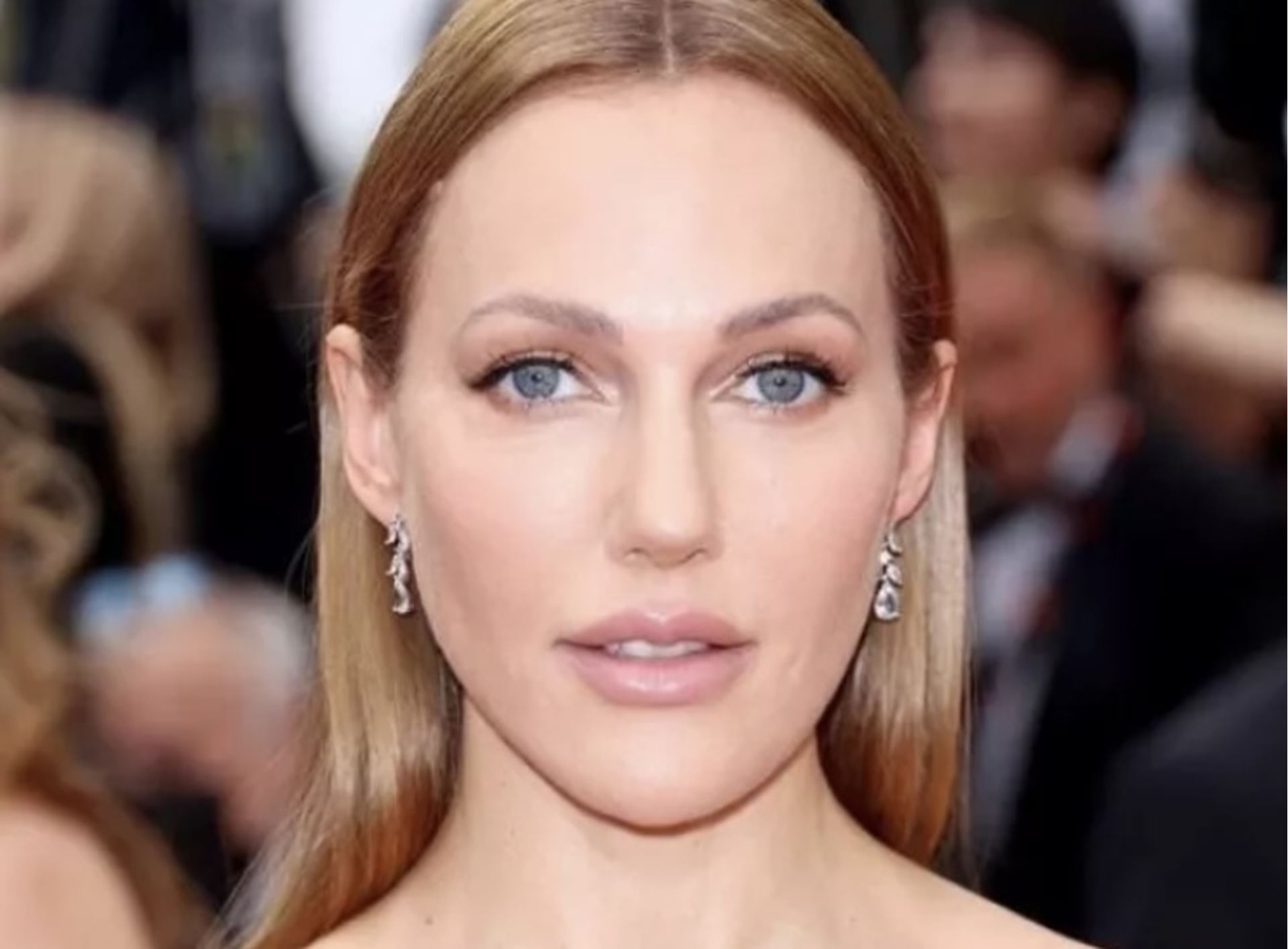 Meryem Uzerli Cannes Film Festivali'nde rüzgar gibi esti