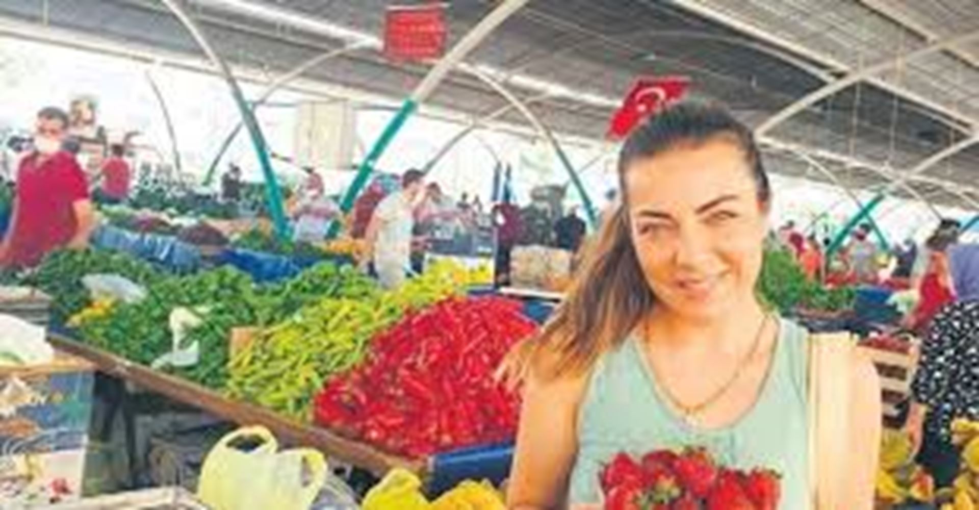 Oyuncu Burcu Kara pazar fiyatlarına değinmeden geçemedi