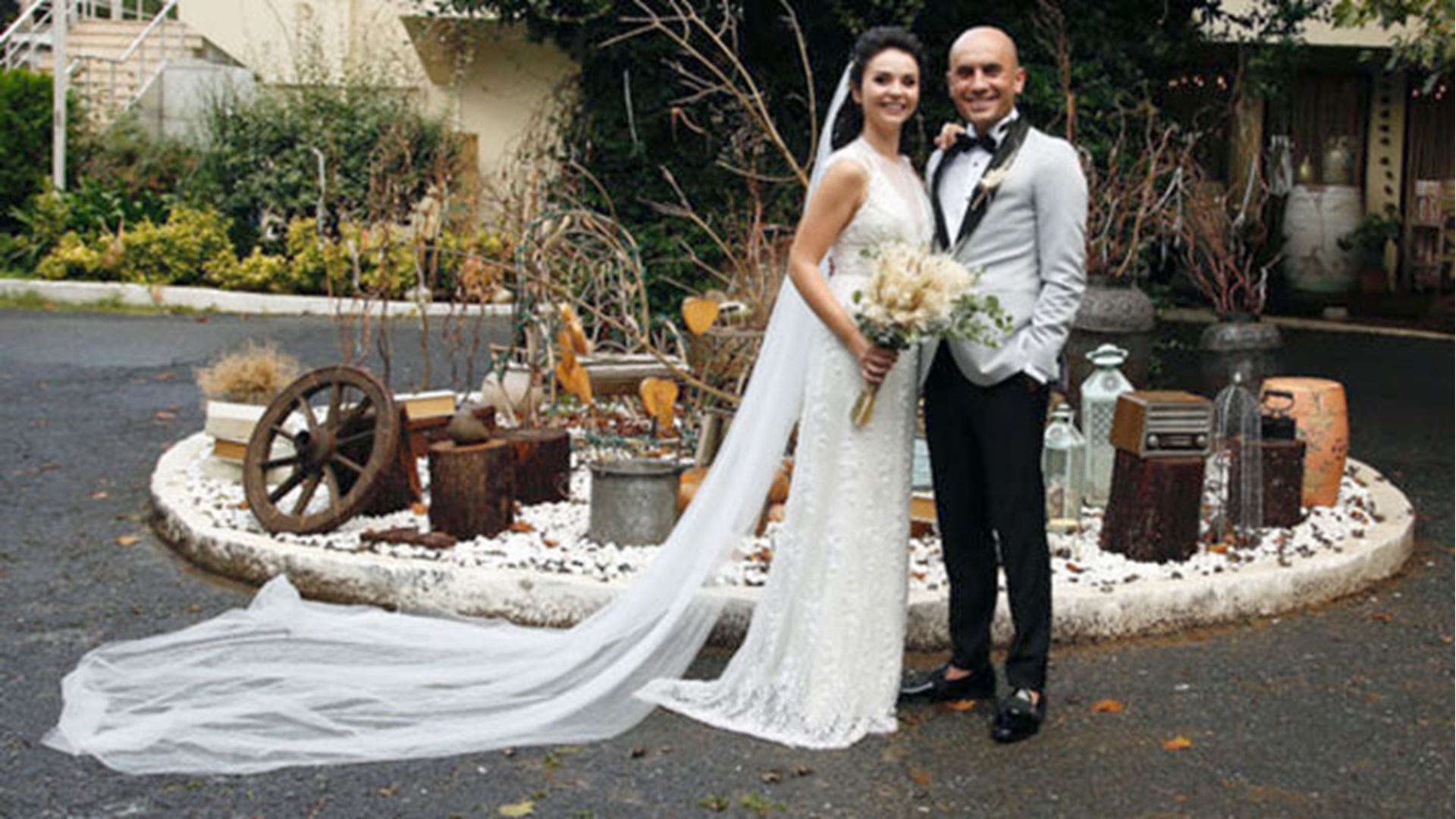 'Buyur Bi’de Burdan Bak”