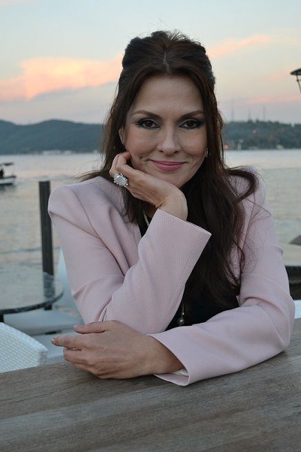 ŞEBNEM ÖZCAN 50 YAŞINDAKİ AYDAN ŞENER'E DOĞAL GÜZELLİĞİNİN SIRRINI ...