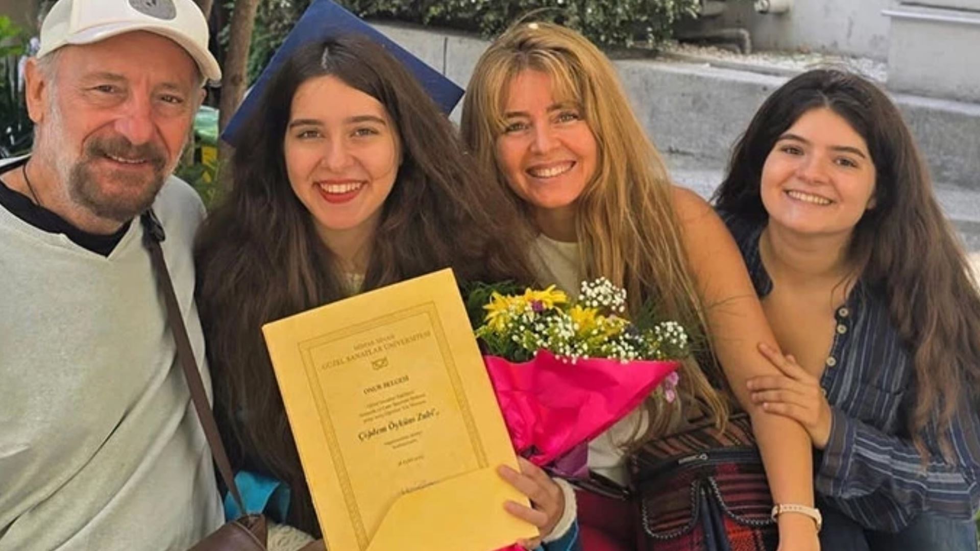 Usta oyuncunun büyük gururu! Sevincini işte böyle paylaştı!