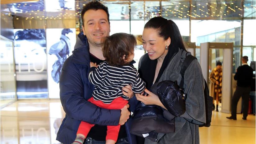 Azra Akın ve eşi Atakan Koru’nun keyifli AVM turu!